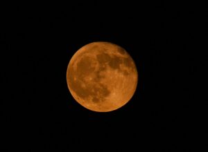 Did You Know the Moon Can Appear in Over 40 Different Colors? | Color ...