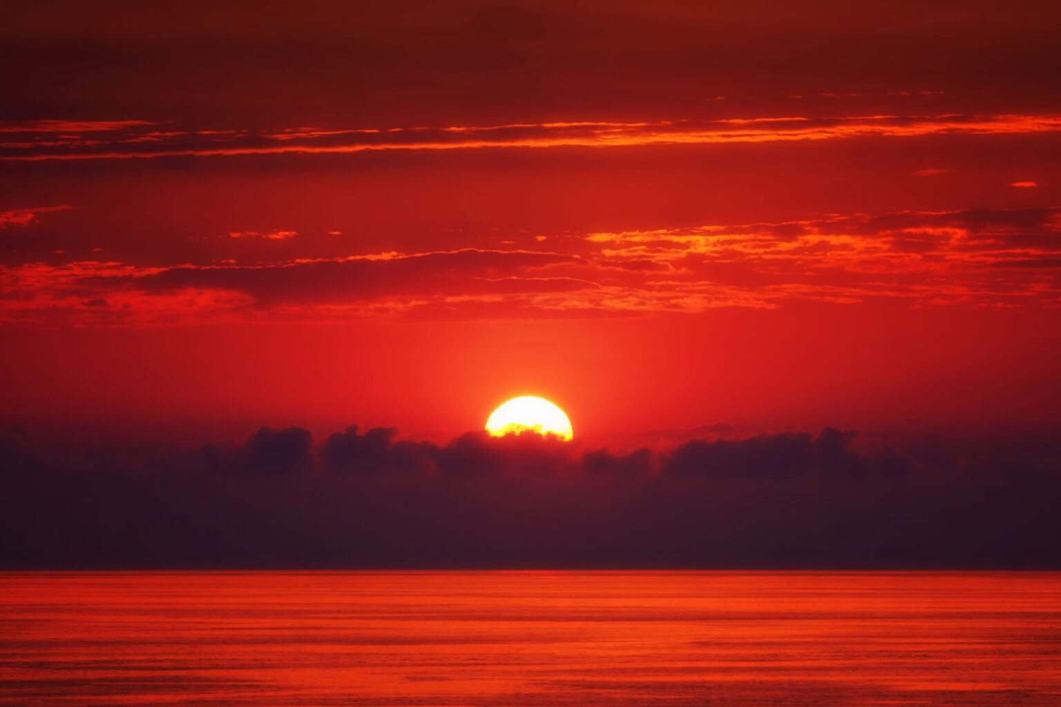 Why Clouds Turn Pink, Orange, Red, Purple, and Even Rainbow Colors ...