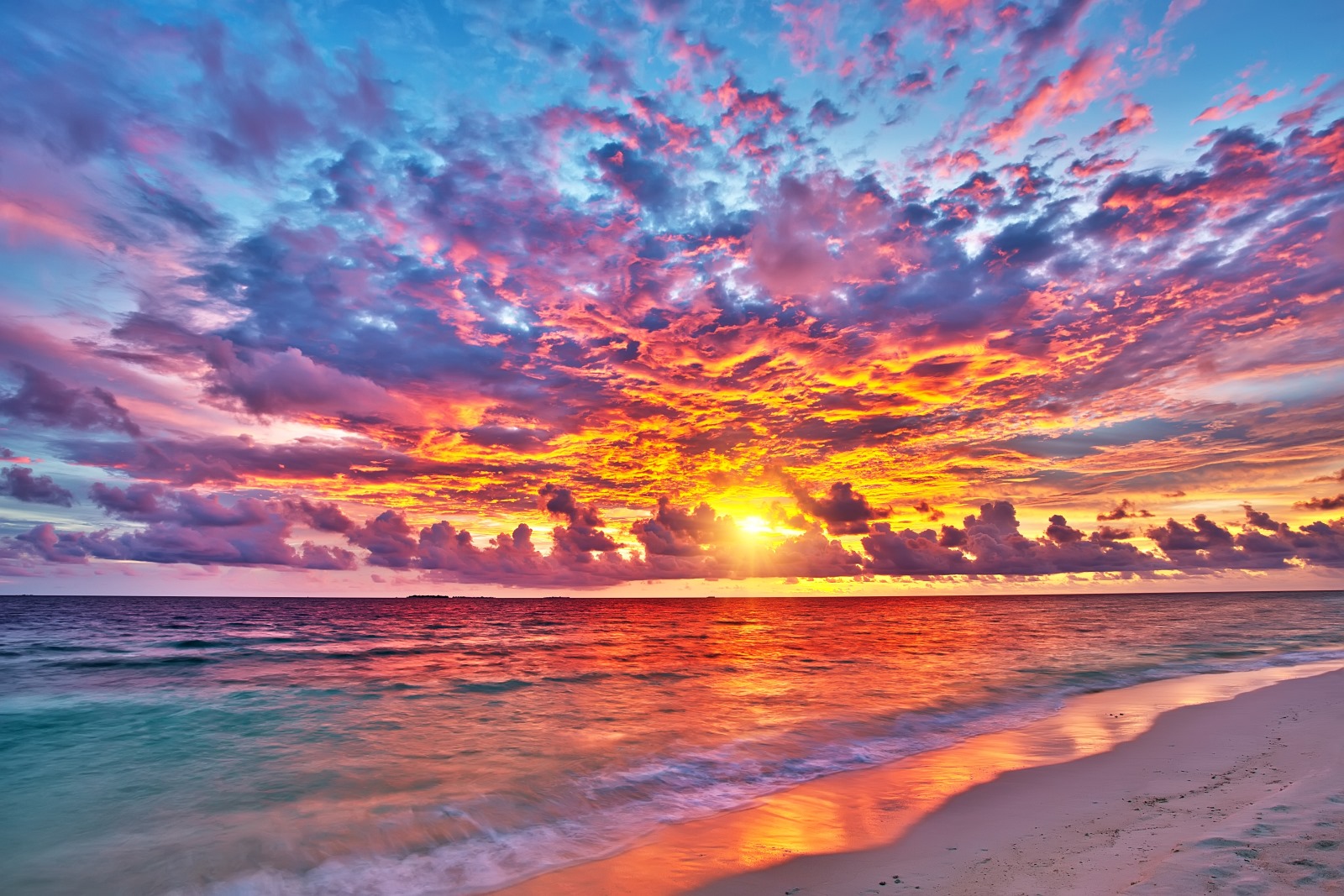 You Won’t Believe These Gorgeous Colors Were Found at the Beach | Color ...