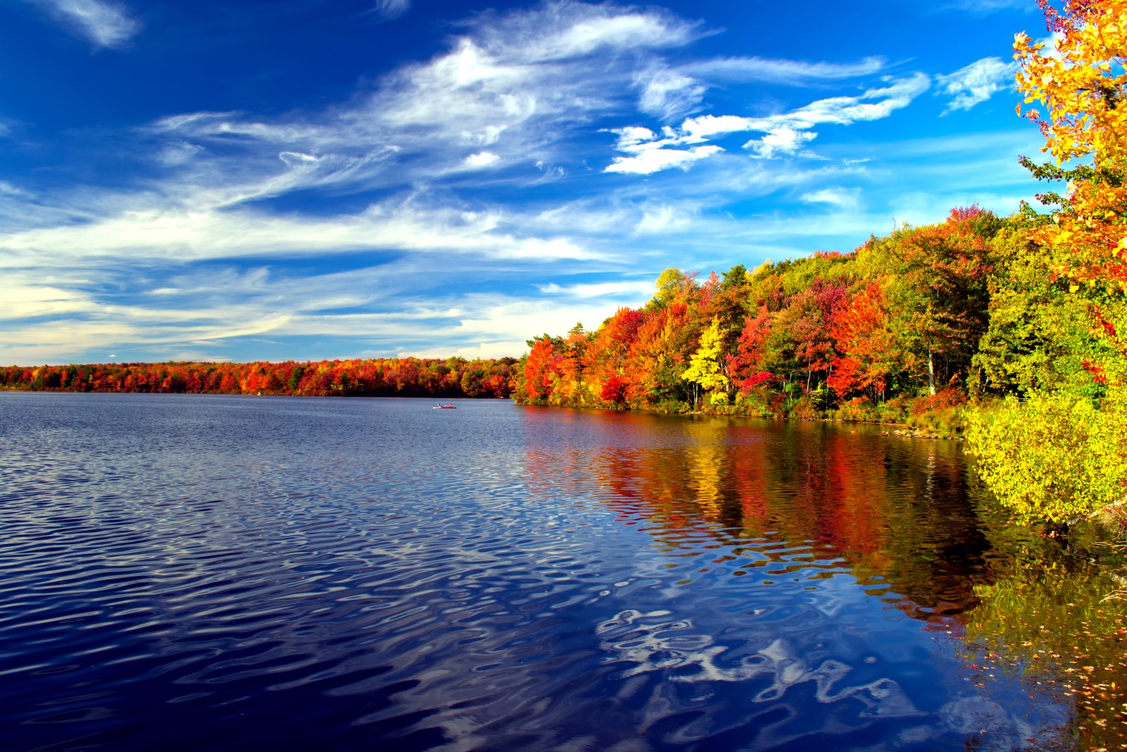 16 Breathtaking Destinations to Experience Stunning Fall Foliage ...