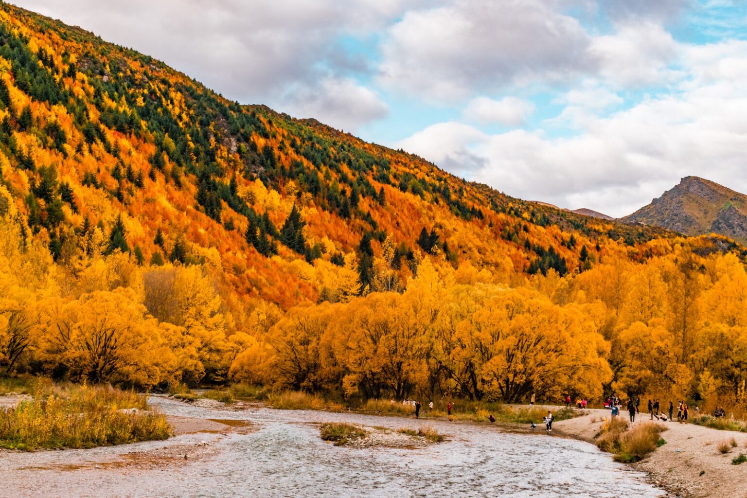 16 Breathtaking Destinations to Experience Stunning Fall Foliage ...