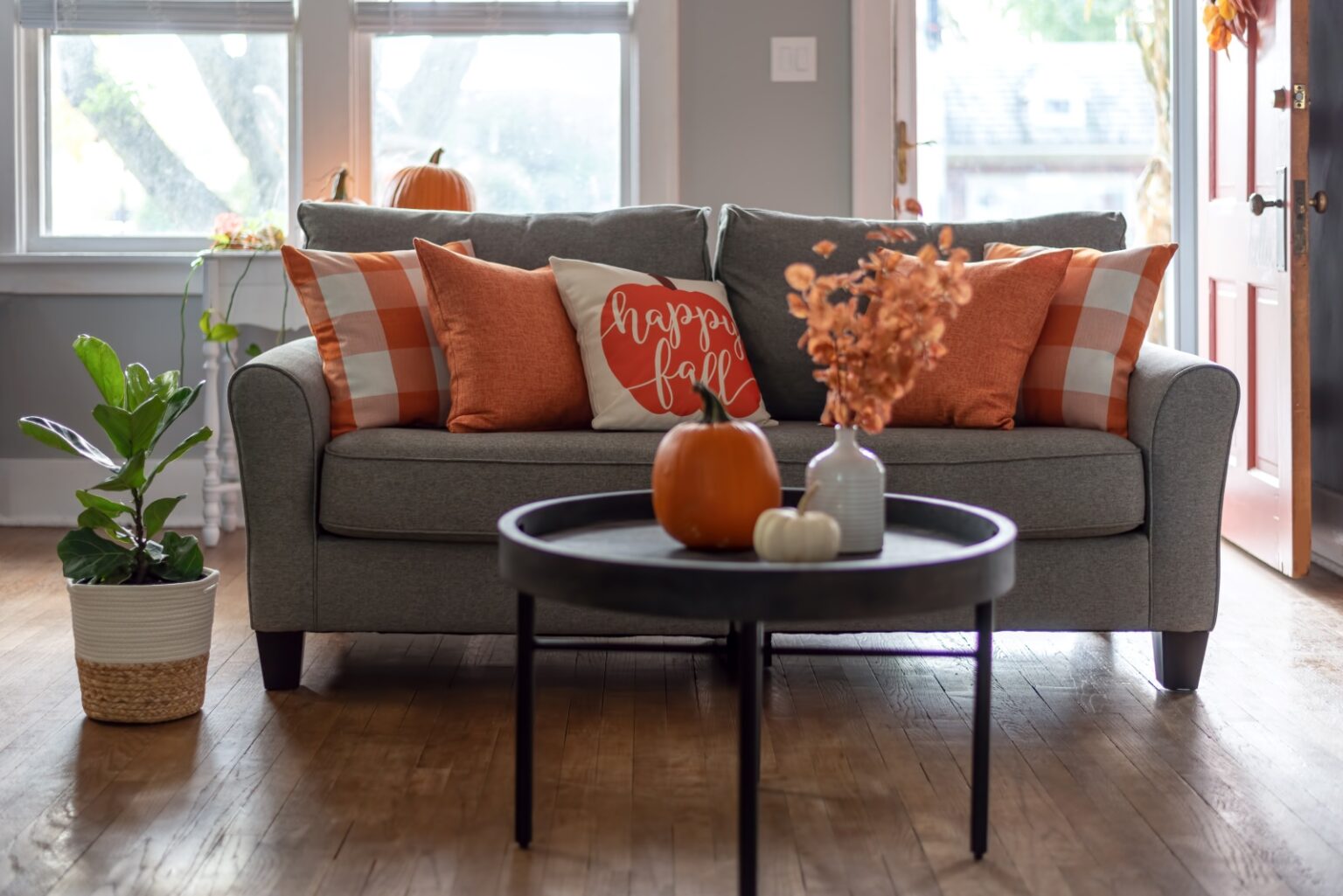 12 Exciting and Creative Ways to Decorate With Fall Colors | Color Meanings