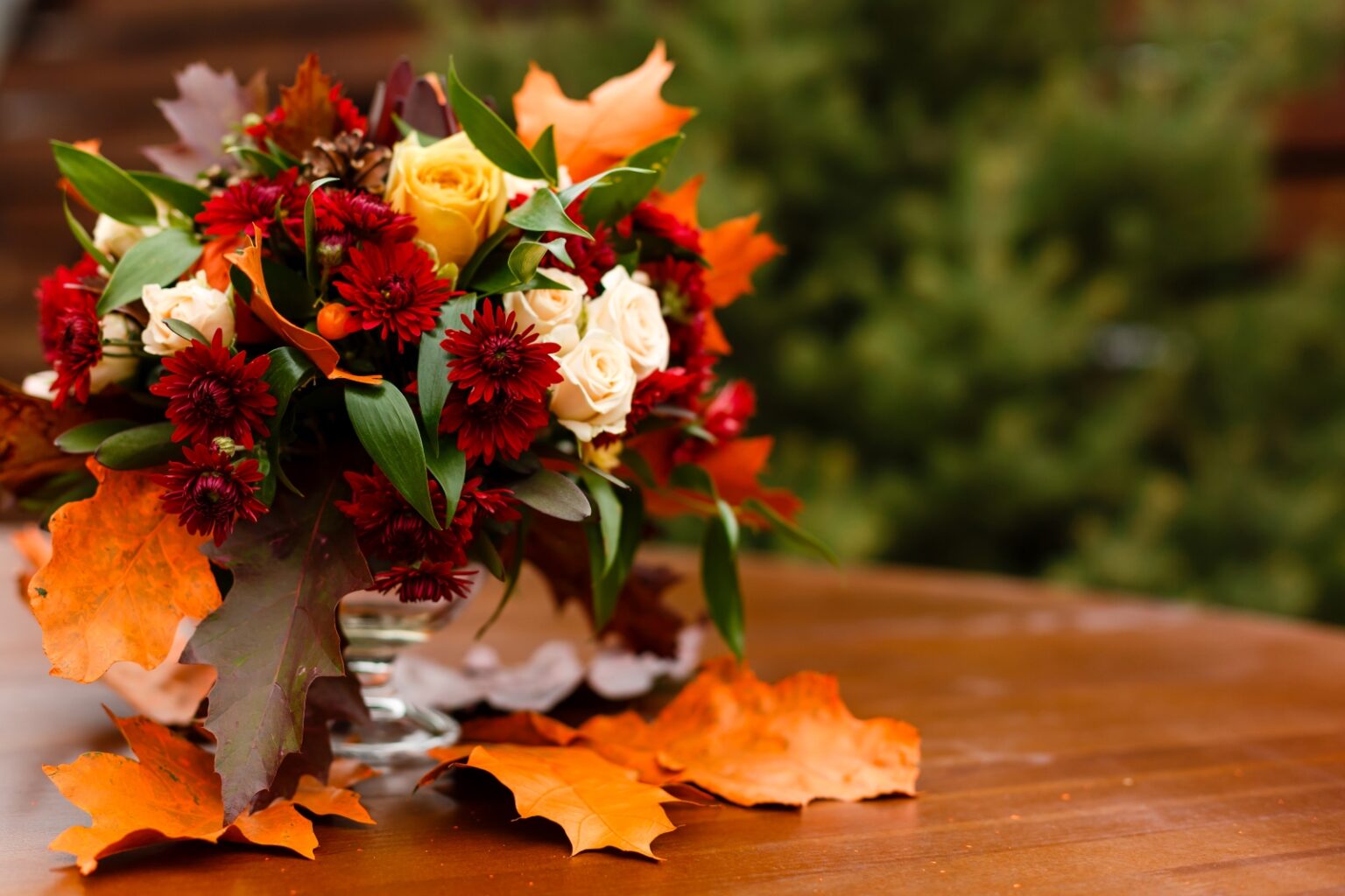 12 Exciting and Creative Ways to Decorate With Fall Colors | Color Meanings